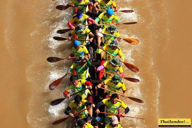 Traditional long boat races in Thailand - Blog Thailandee.com