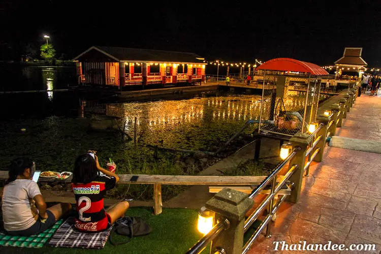 Suk Jai Floating Market in Kanchanaburi: all you need to know to visit it!
